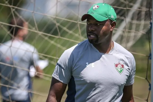 Marcão define os 11 titulares para o clássico contra o Vasco ...